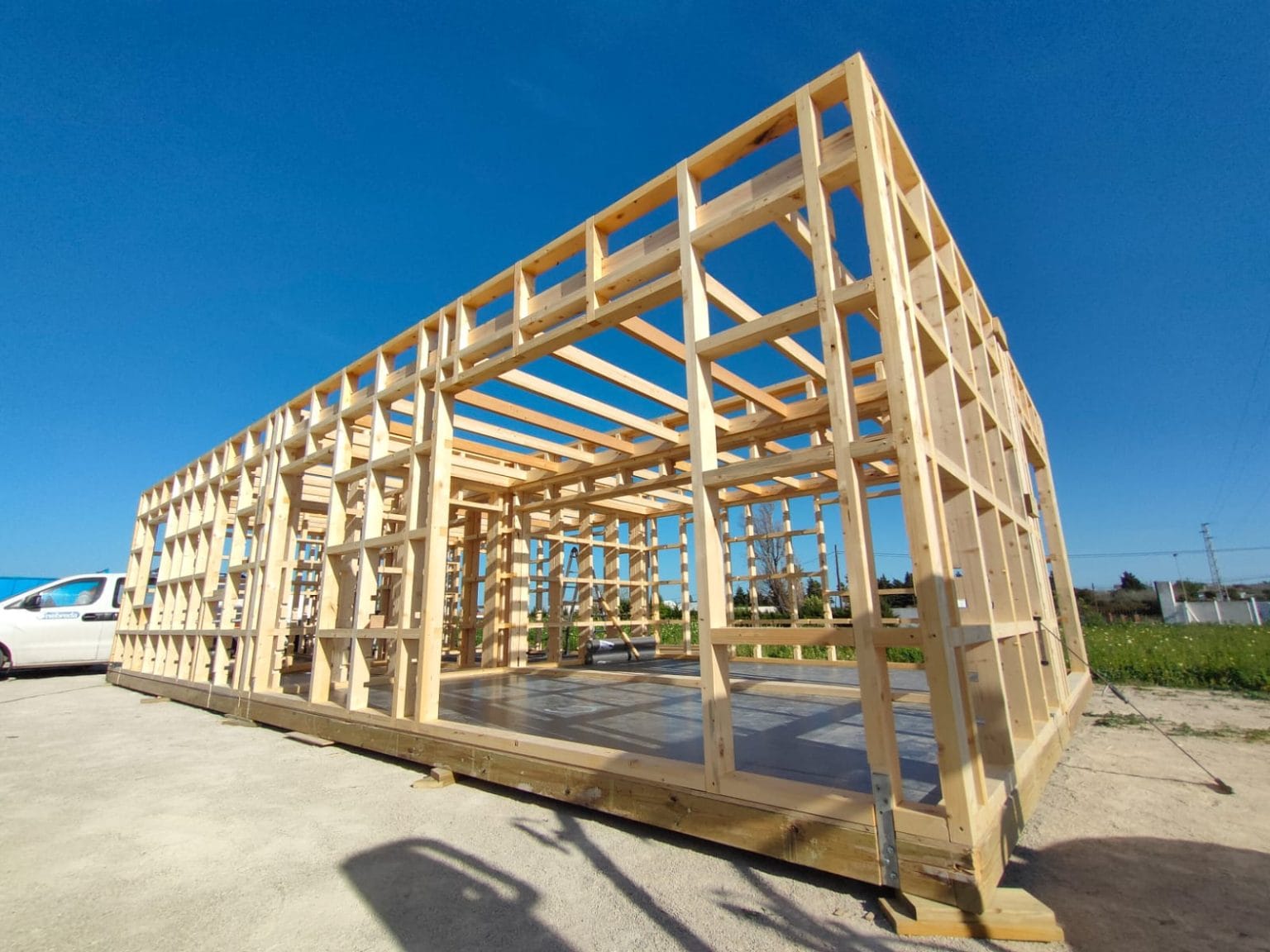 Vigas de madera la base de una estructura sólida - Nebreda modula